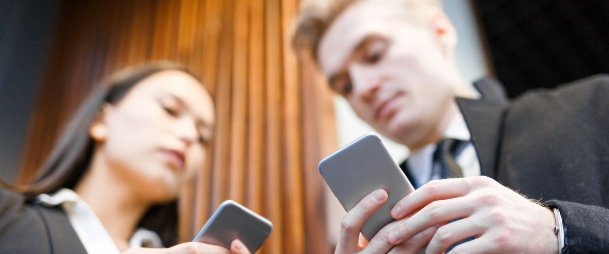 A complete guide to texting at work | Snaphunt